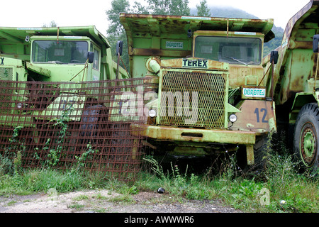 lorry jalopy rusty old broken damage truck transport transportation ...