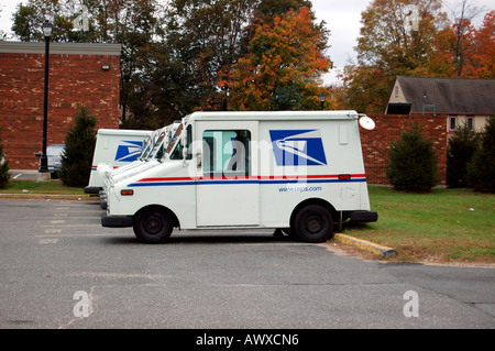 row of parked United States Postal Service vans Stock Photo - Alamy