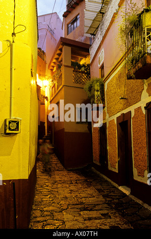 The "Alley of the kiss", in Guanajuato (Mexico). Le "Callejón del Beso ...
