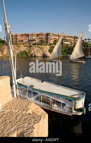 FELUCCAS OLD CATERACT HOTEL RIVER NILE ASWAN EGYPT Stock Photo - Alamy