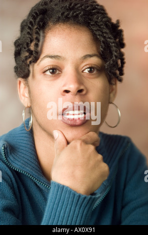 Portrait of a serious african american female soldier in camouflage ...
