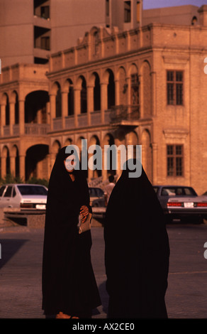 Iraqi women in black chador robe on Baghdad Iraq street Stock Photo - Alamy