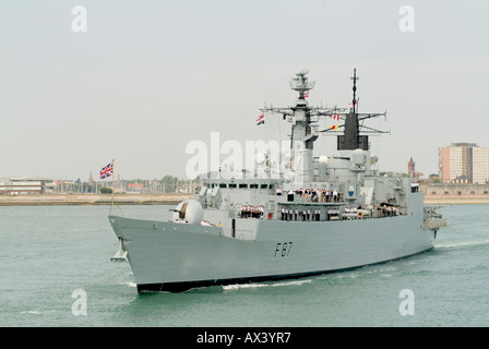 Type 22 Frigate HMS Chatham F87 sails from Portsmouth harbour Stock ...