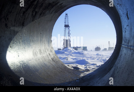 Yamburg gas field Gazprom drilling rig Stock Photo - Alamy