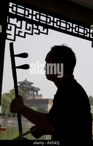 Chinese musical instruments: two-string erhu 1,2, three-string erhu 3 ...