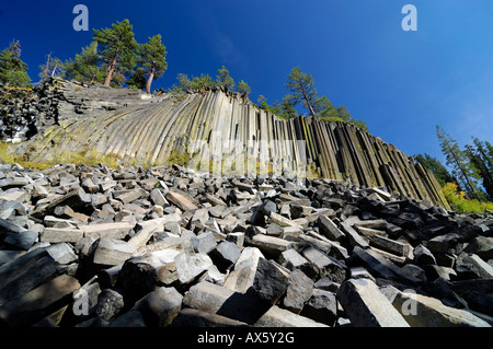Basalt columns at Mammoth Lake, Devil's Postpile National Monument ...