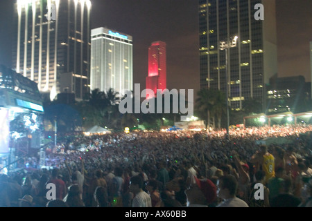 Outdoor clubbing Nightclubbing MWC 2004 MIAMI DJ S WORLDWIDE Stock ...