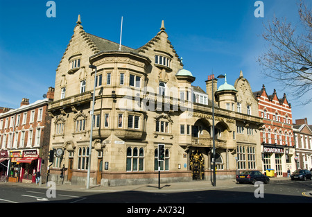 Philharmonic Dining Rooms pub on the corner of hope street and hardman ...