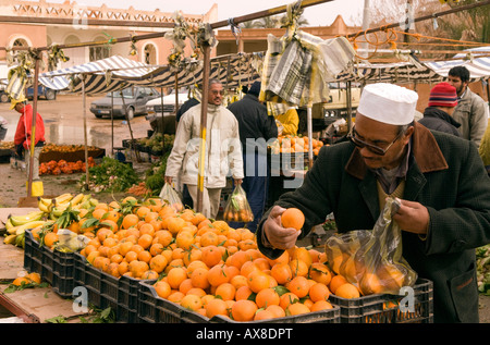 Weekly Tuesday market near the Old City Ghadames Libya Stock Photo - Alamy