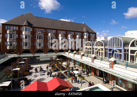 Inner courtyard of Ealing Broadway shopping Centre Ealing W5 London ...
