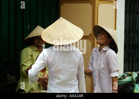 Street vendors at Lac Long Quan Market Hanoi Stock Photo - Alamy