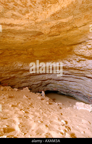 Interior of the Dahl Misfir (White Cave) in Qatar Stock Photo - Alamy