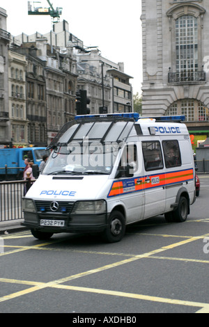 Metropolitan Police mini bus vehicle of diplomatic protection group dpg ...