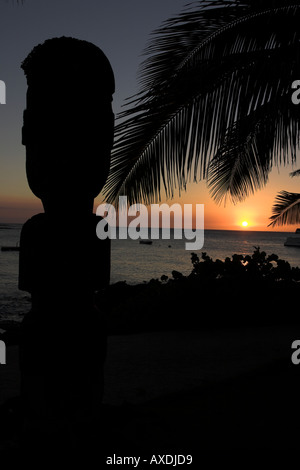 Tropical ocean sunset with boats and palm trees silhouette in Punta ...