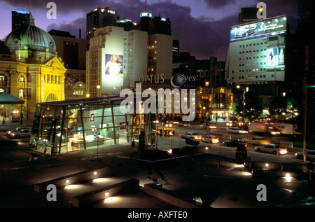 traffic at Federation Square and the Melbourne Skyline at night ...