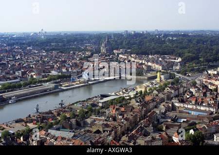 A general overall aerial view of Bank of America Stadium and downtown ...