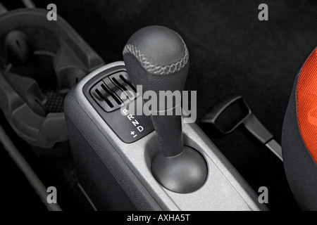2008 Smart Fortwo Passion in Blue - Dashboard, center console, gear ...