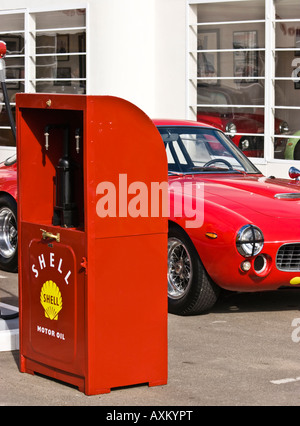 Goodwood Revival 2007 Woad Corner garage. Ferrari 250GT pit stop Stock ...