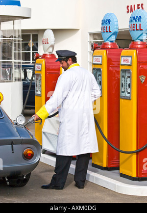 Goodwood Revival 2007 Woad Corner garage. Ferrari 250GT pit stop Stock ...
