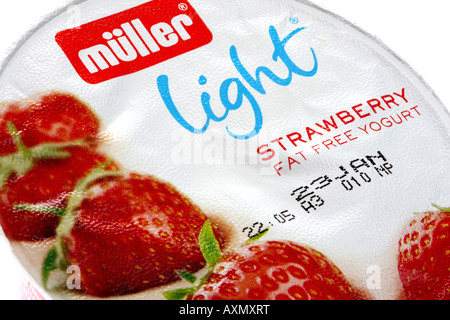 Muller light strawberry fat free yogurt lid - Mullerlight strawberry ...