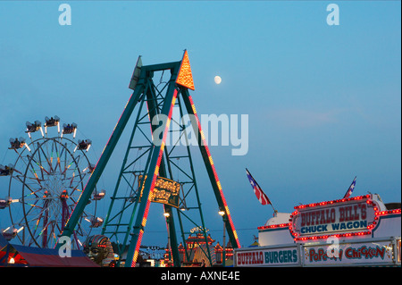 EVENTS Grayslake Illinois Carnival at Lake County Fair booths and rides ...
