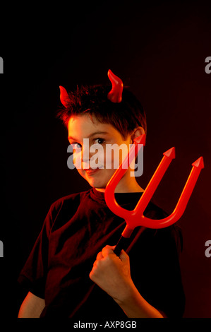 Devil, horns, tripod, sneaky, expression, mischief, mischievous ...