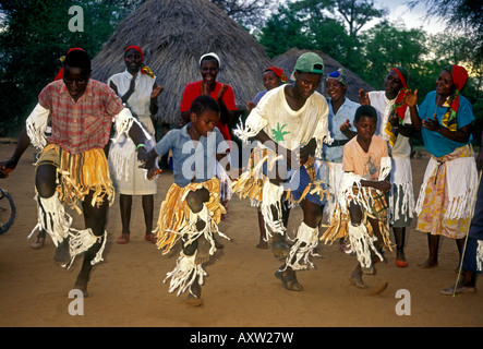 Zimbabweans, Zimbabwean men, men, Zimbabwean boy, boys, dancers ...