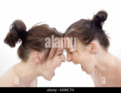 twin sisters screaming at one another Stock Photo - Alamy