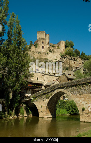 village and the castle (Château de Belcastel) are situated on the ...