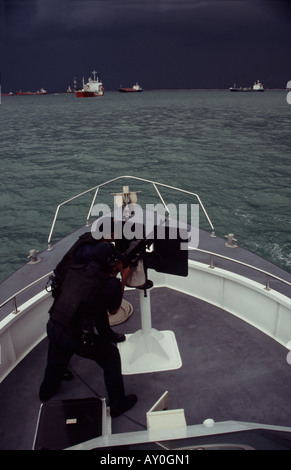 singapore coast armed guard patrol boat on patrol in singapore harbour ...