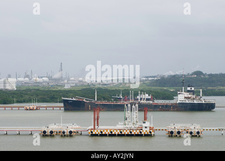 Tanker traffic at the port facilities for the PEMEX Pajaritos complex ...