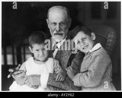 Sigmund Freud with his grandsons Heinz and Ernst. Sons of the deceased ...