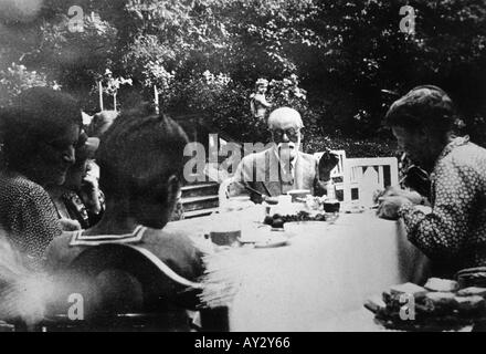 Sigmund Freud with his grandson, Stephen Gabriel Freud (1921-2015), in ...