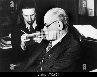 Freud Oscar Nemon Stock Photo - Alamy