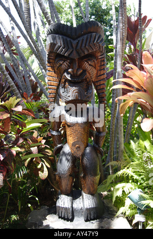 Old wooden statue of a Hawaiian god at Ke'eku Heiau , pre-christian ...