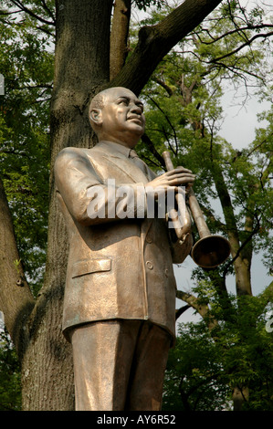 statue of father of the blues w c handy park off beale street memphis ...
