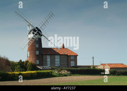 Norfolk scenery and landscape: windmill, fields with ripe corn and big ...