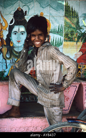 Indian Street boy posing to camera in black and white Stock Photo - Alamy