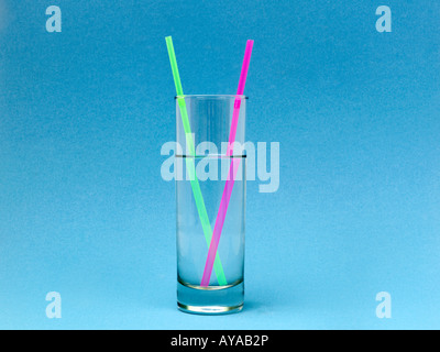Refraction of a straw in a glass of water Stock Photo: 5068113 - Alamy