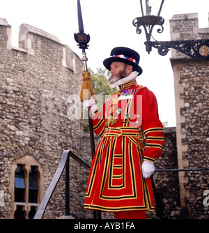 Yeoman warder beefeater guard hat and ruff collar statue. Windsor ...