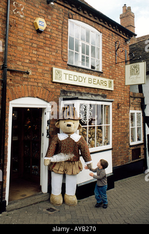 Teddy bear shop window, Stratford Upon Avon, Warwickshire, England ...