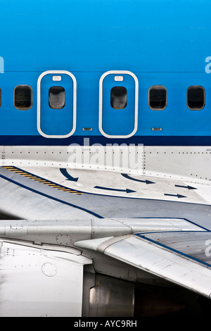 Closeup of the port side over wing emergency exits of a KLM Boeing 737 ...