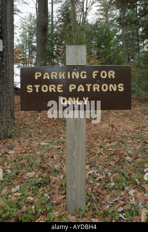 Parking For Store Patrons Only Sign Stock Photo - Alamy