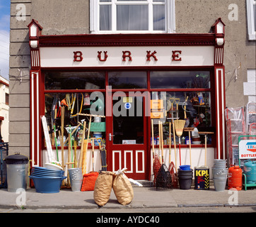 Attractive traditional old shop fronts and stone buildings, Stamford ...