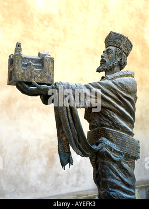 Statue of Guglielmo II at Monreale Cathedral (Duomo di Monreale) in ...