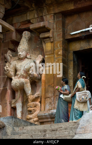 Women in front of a Statue at Brihadishwara Hindu Temple in Thanjavur ...