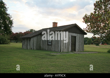Grant's Cabin on the Appomattox Manor plantation, Hopewell overlooking ...