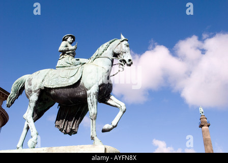 Statue of Queen Victoria riding horse Stock Photo - Alamy