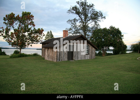 Grant's Cabin on the Appomattox Manor plantation, Hopewell overlooking ...