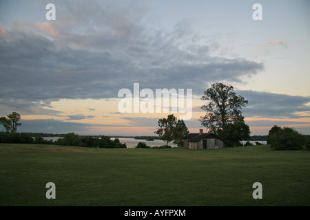 Grant's Cabin on the Appomattox Manor plantation, Hopewell overlooking ...